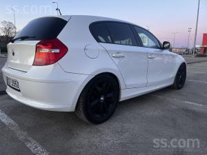 White BMW 116 2010 in Riga, with an engine capacity of 2.00 L and mileage of 326 thousand km for 2700 €, photo 5 on AUTOMOTO.COM.LV