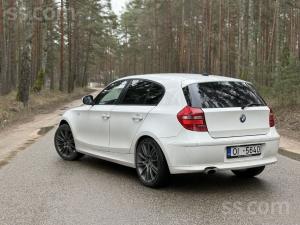 White BMW 116 2010 in Riga, with an engine capacity of 2.00 L and mileage of 292 thousand km for 3950 €, photo 4 on AUTOMOTO.COM.LV