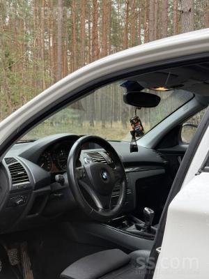 White BMW 116 2010 in Riga, with an engine capacity of 2.00 L and mileage of 292 thousand km for 3950 €, photo 6 on AUTOMOTO.COM.LV