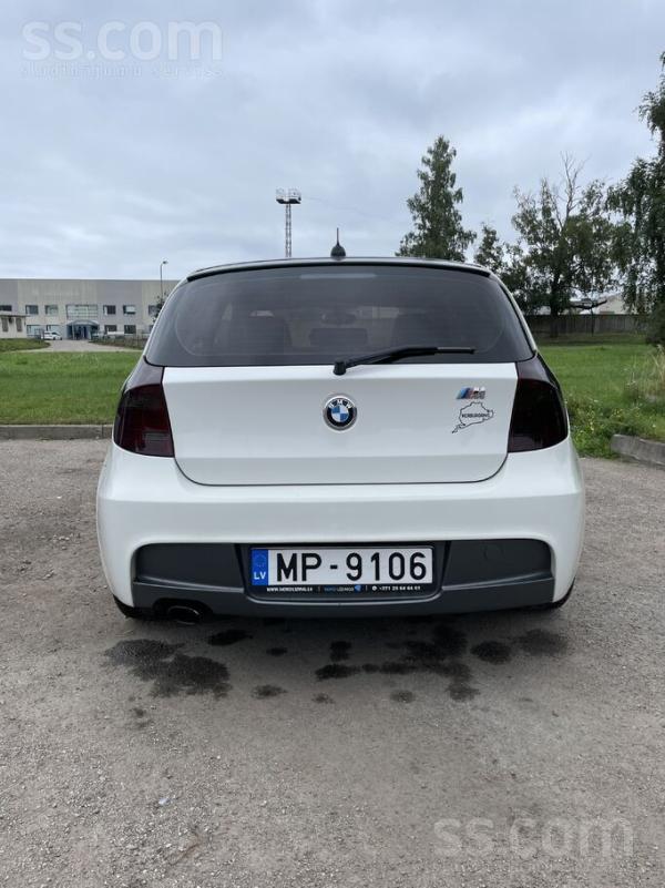 White BMW 116 2010 in Riga, with an engine capacity of 2.00 L and mileage of 211 thousand km for 3000 €, photo 5 on AUTOMOTO.COM.LV