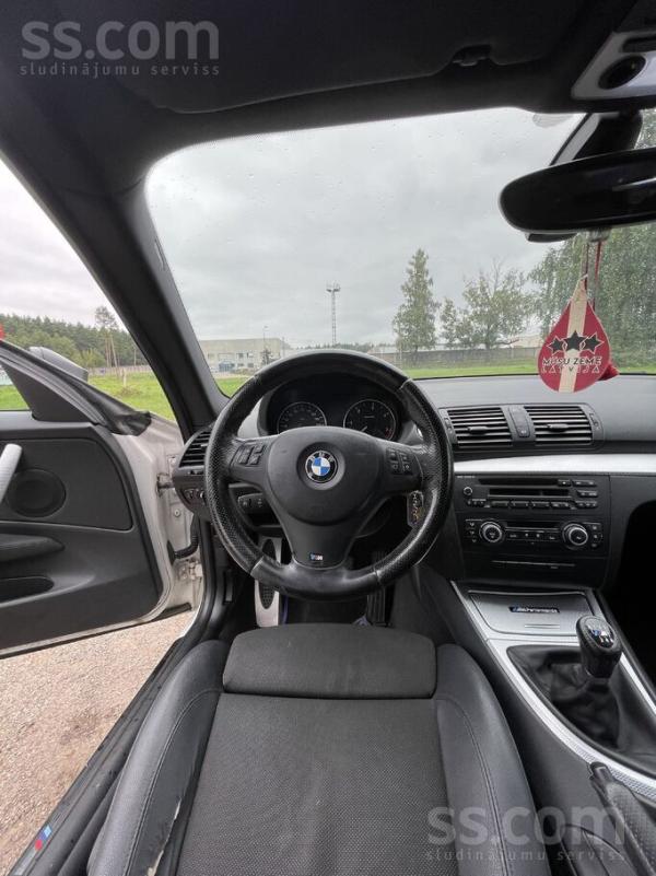 White BMW 116 2010 in Riga, with an engine capacity of 2.00 L and mileage of 211 thousand km for 3000 €, photo 9 on AUTOMOTO.COM.LV