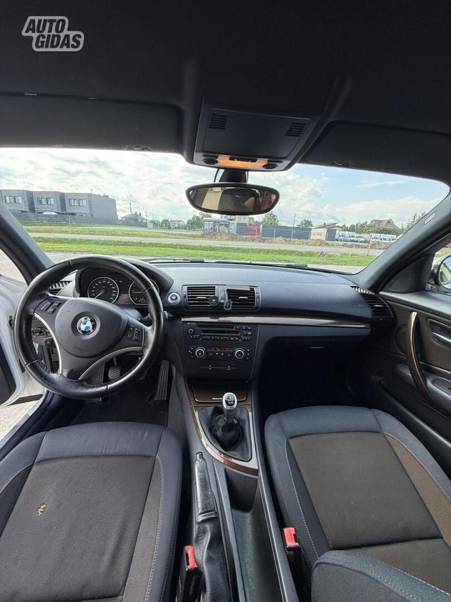White BMW 116 2010 in Kaunas, with an engine capacity of 2.00 L and mileage of 249 thousand km for 3200 €, photo 12 on AUTOMOTO.COM.LV