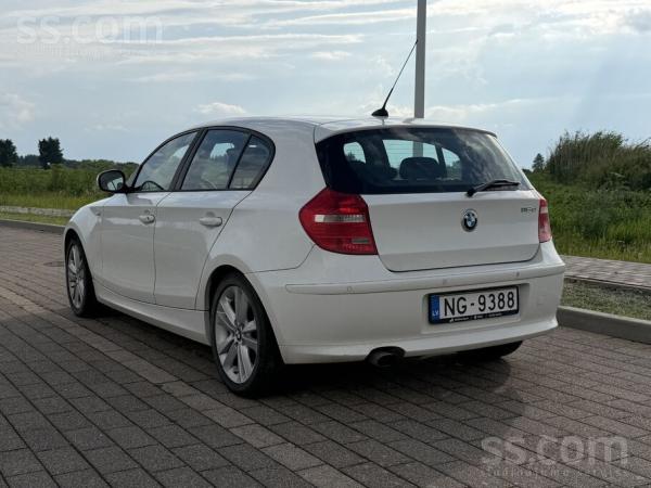 White BMW 116 2010 in Riga, with an engine capacity of 2.00 L and mileage of 297 thousand km for 3995 €, photo 7 on AUTOMOTO.COM.LV