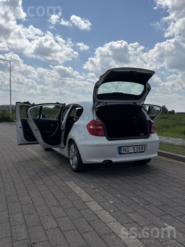 White BMW 116 2010 in Riga, with an engine capacity of 2.00 L and mileage of 297 thousand km for 3995 €, photo 10 on AUTOMOTO.COM.LV