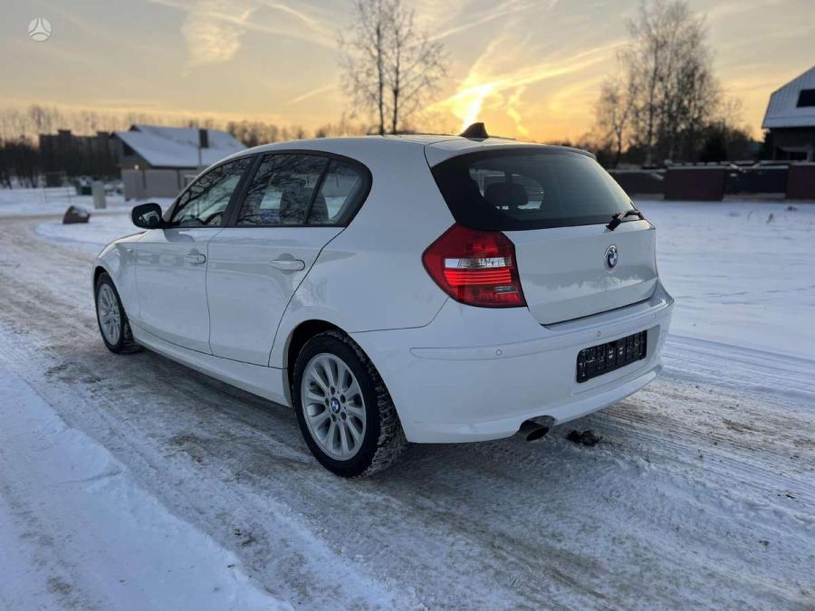 Balts BMW 116 2011 Marijampole, ar dzinēja tilpumu 2.00 L un nobraukumu 264 tūkst. km par 3750 €, foto 3 vietnē AUTOMOTO.COM.LV