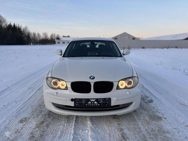 White BMW 116 2011 in Marijampole, with an engine capacity of 2.00 L and mileage of 264 thousand km for 3600 €, photo 8 on AUTOMOTO.COM.LV