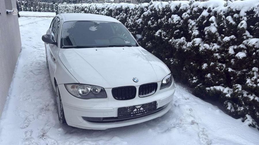 White BMW 116 2011 in Marijampole, with an engine capacity of 2.00 L and mileage of 317 thousand km for 2600 €, photo 1 on AUTOMOTO.COM.LV
