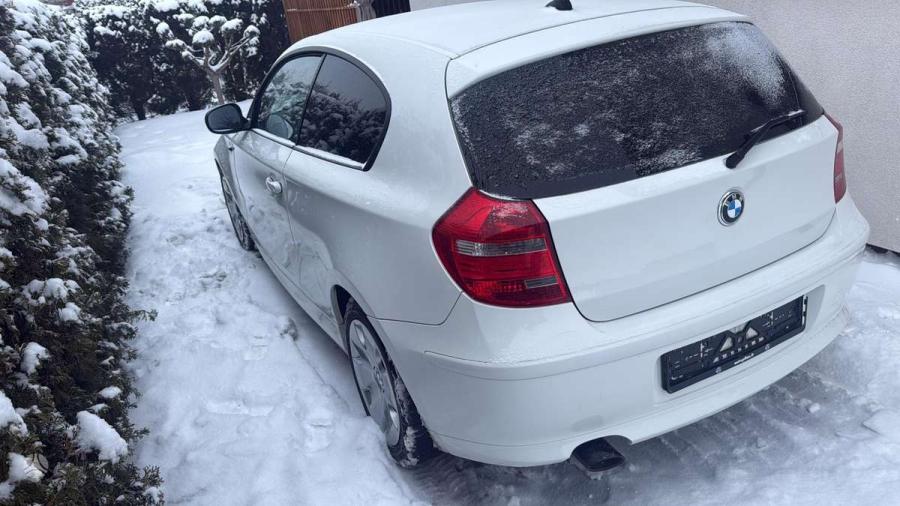 White BMW 116 2011 in Marijampole, with an engine capacity of 2.00 L and mileage of 317 thousand km for 2600 €, photo 4 on AUTOMOTO.COM.LV