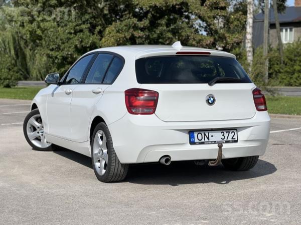 White BMW 116 2011 in Bauska, with an engine capacity of 2.00 L and mileage of 261 thousand km for 4399 €, photo 2 on AUTOMOTO.COM.LV