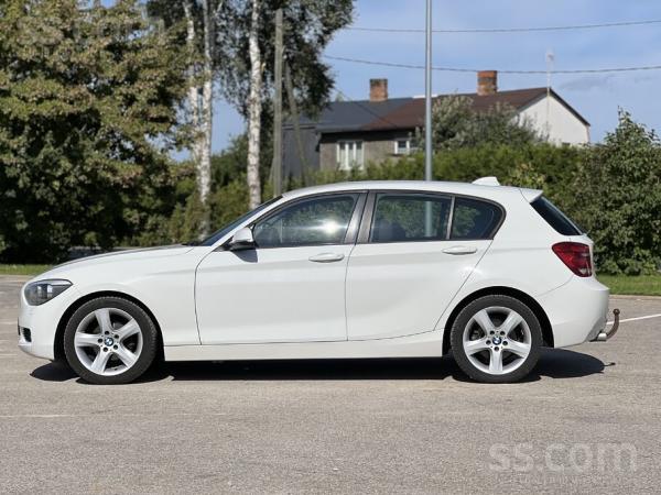 White BMW 116 2011 in Bauska, with an engine capacity of 2.00 L and mileage of 261 thousand km for 4399 €, photo 4 on AUTOMOTO.COM.LV