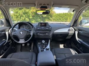 White BMW 116 2011 in Bauska, with an engine capacity of 2.00 L and mileage of 261 thousand km for 4399 €, photo 6 on AUTOMOTO.COM.LV