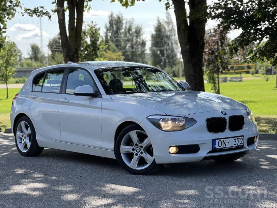 White BMW 116 2011 in Bauska, with an engine capacity of 2.00 L and mileage of 261 thousand km for 4399 €, photo 12 on AUTOMOTO.COM.LV