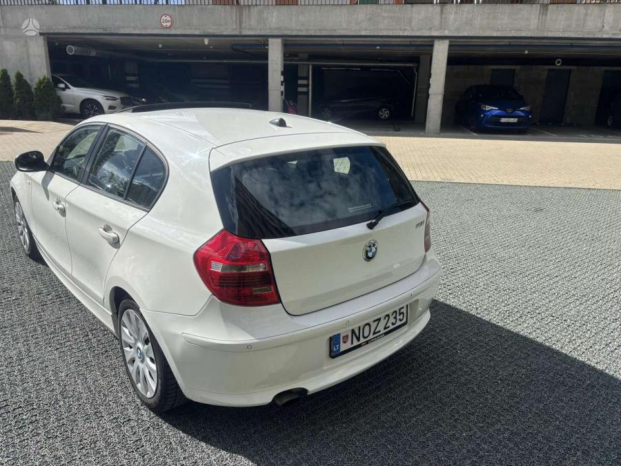 Balts BMW 116 2011 Viļņa, ar dzinēja tilpumu 2.00 L un nobraukumu 230 tūkst. km par 4400 €, foto 4 vietnē AUTOMOTO.COM.LV