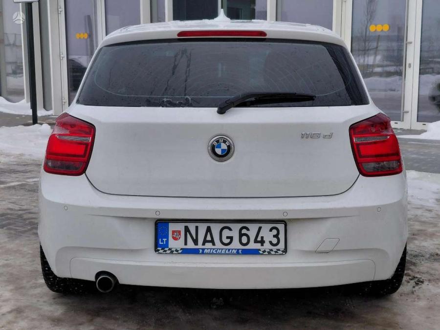 White BMW 116 2012 in Vilnius, with an engine capacity of 2.00 L and mileage of 353 thousand km for 7900 €, photo 5 on AUTOMOTO.COM.LV