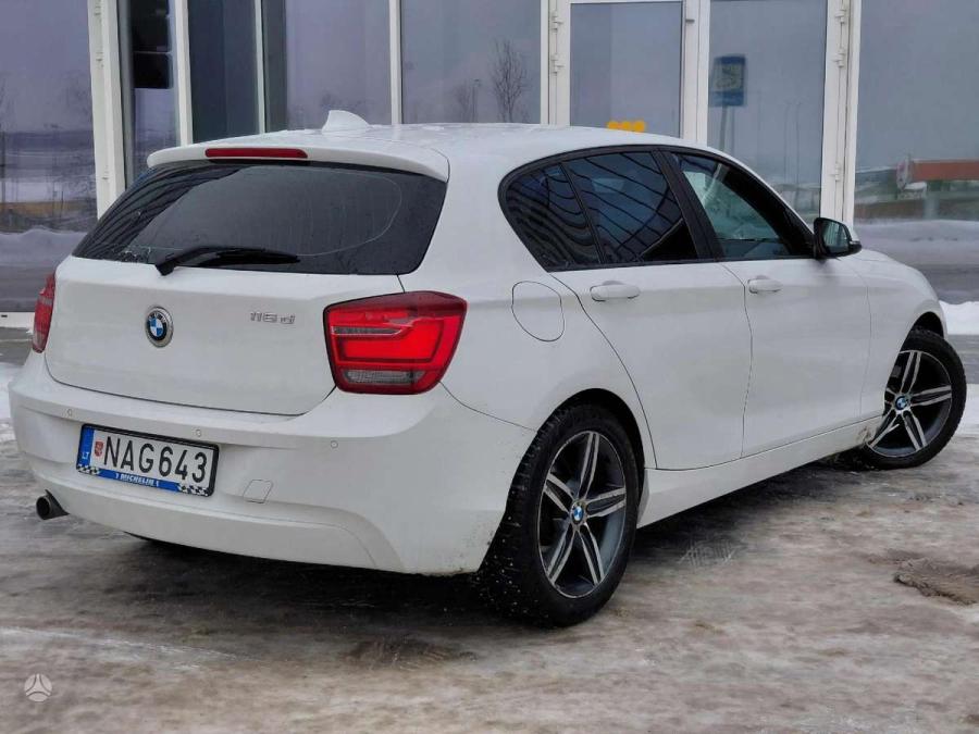 White BMW 116 2012 in Vilnius, with an engine capacity of 2.00 L and mileage of 353 thousand km for 7900 €, photo 6 on AUTOMOTO.COM.LV