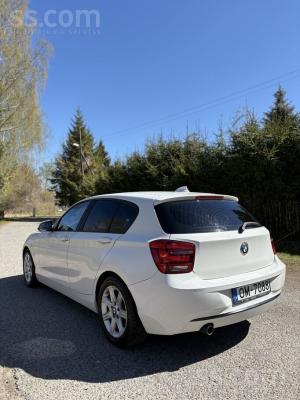 White BMW 116 2012 in Jelgava, with an engine capacity of 1.60 L and mileage of 213 thousand km for 4850 €, photo 5 on AUTOMOTO.COM.LV