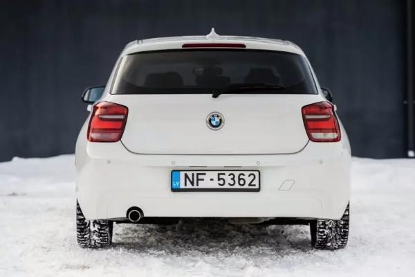 White BMW 116 2012 in Jelgava, with an engine capacity of 2.00 L and mileage of 176 thousand km for 9500 €, photo 6 on AUTOMOTO.COM.LV