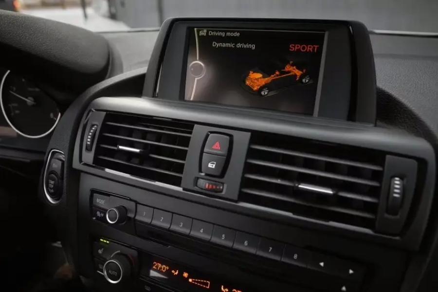 Balts BMW 116 2012 Jelgava, ar dzinēja tilpumu 2.00 L un nobraukumu 176 tūkst. km par 9500 €, foto 14 vietnē AUTOMOTO.COM.LV