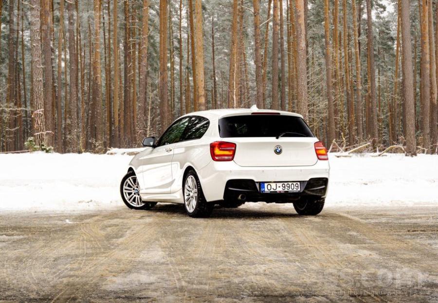White BMW 116 2013 in Riga, with an engine capacity of 1.60 L and mileage of 206 thousand km for 7990 €, photo 7 on AUTOMOTO.COM.LV
