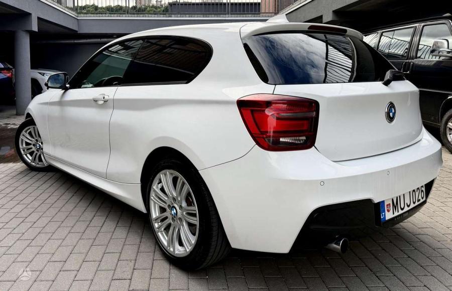White BMW 116 2013 in Kaunas, with an engine capacity of 0.00 L and mileage of 305 thousand km for 5500 €, photo 5 on AUTOMOTO.COM.LV