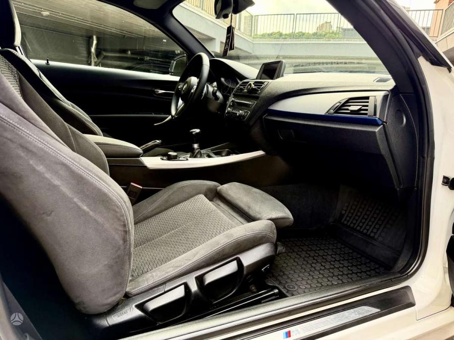 White BMW 116 2013 in Kaunas, with an engine capacity of 0.00 L and mileage of 305 thousand km for 5500 €, photo 11 on AUTOMOTO.COM.LV