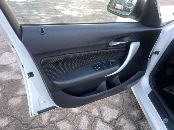 White BMW 116 2013 in Siauliai, with an engine capacity of 1.60 L and mileage of 210 thousand km for 3750 €, photo 10 on AUTOMOTO.COM.LV