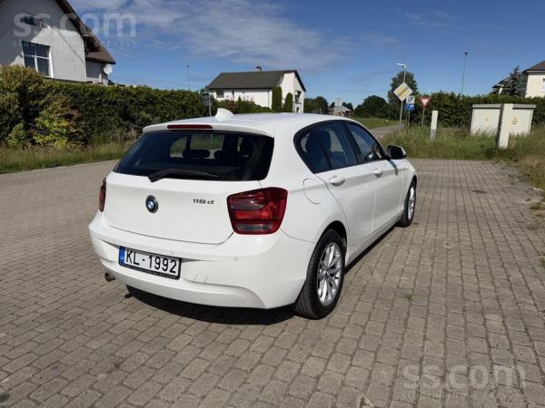White BMW 116 2014 in Riga, with an engine capacity of 2.00 L and mileage of 123 thousand km for 8250 €, photo 6 on AUTOMOTO.COM.LV