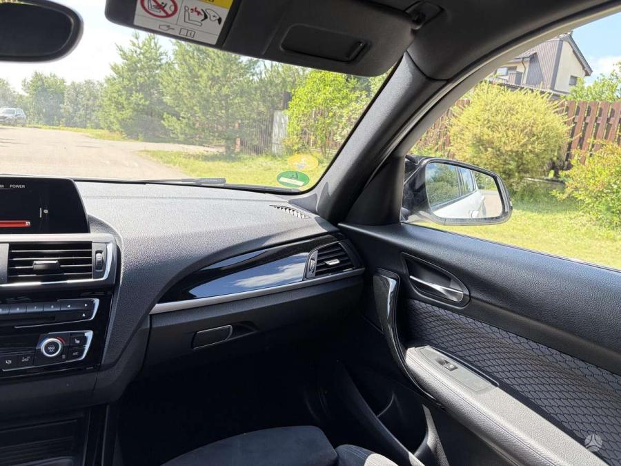 Balts BMW 116 2017 Viļņa, ar dzinēja tilpumu 1.60 L un nobraukumu 265 tūkst. km par 6600 €, foto 17 vietnē AUTOMOTO.COM.LV