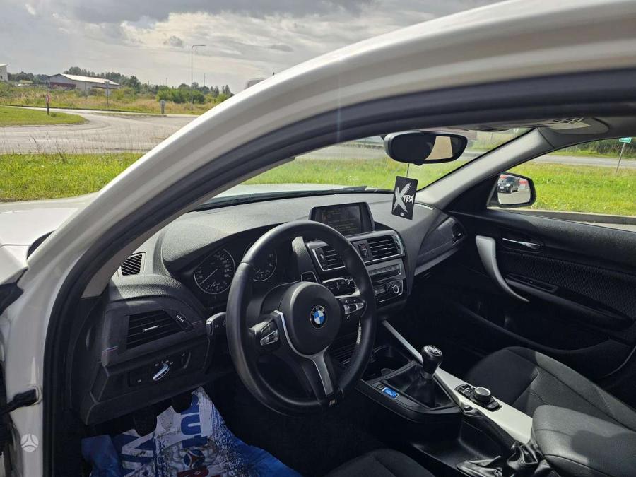 White BMW 116 2017 in Ukmerge, with an engine capacity of 1.50 L and mileage of 215 thousand km for 5950 €, photo 16 on AUTOMOTO.COM.LV
