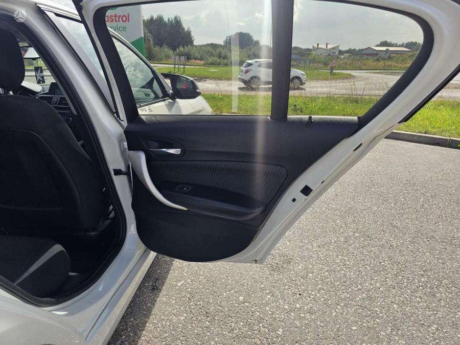 White BMW 116 2017 in Ukmerge, with an engine capacity of 1.50 L and mileage of 215 thousand km for 5950 €, photo 23 on AUTOMOTO.COM.LV