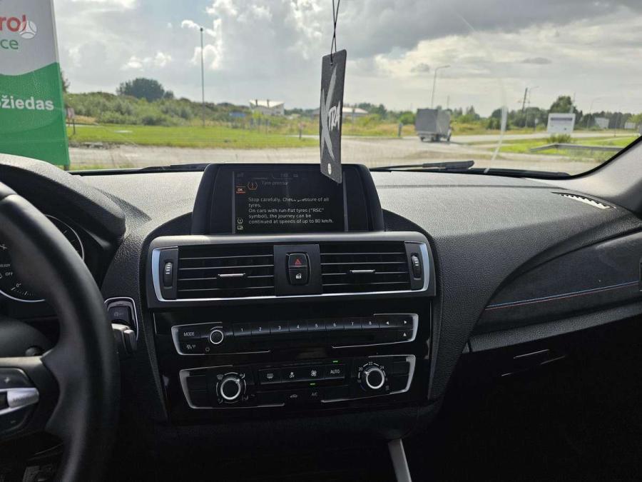 White BMW 116 2017 in Ukmerge, with an engine capacity of 1.50 L and mileage of 215 thousand km for 5950 €, photo 22 on AUTOMOTO.COM.LV