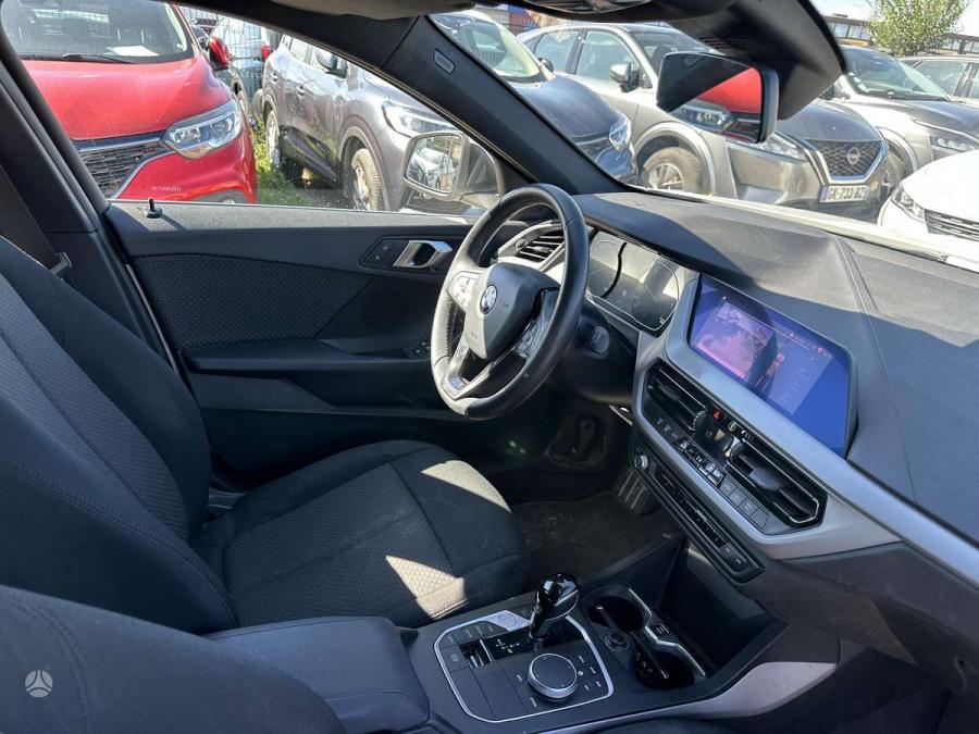 White BMW 116 2022 in Vilnius, with an engine capacity of 1.50 L and mileage of 189 thousand km for 15124 €, photo 13 on AUTOMOTO.COM.LV
