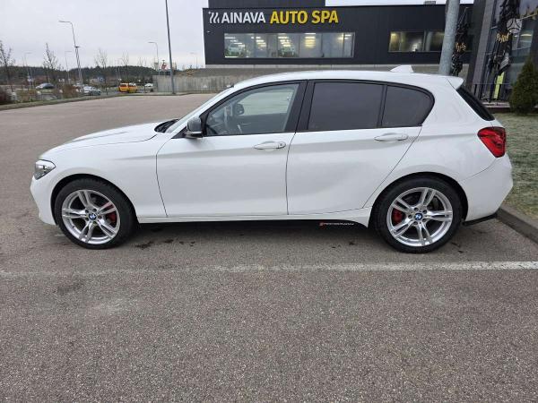 Yellow BMW 116 2016 in Vilnius, with an engine capacity of 1.50 L and mileage of 245 thousand km for 9000 €, photo 6 on AUTOMOTO.COM.LV