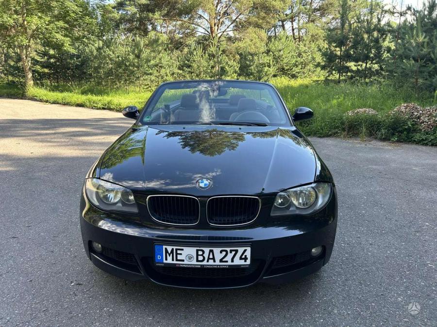Black BMW 118 2009 in Kaunas, with an engine capacity of 2.00 L and mileage of 273 thousand km for 5900 €, photo 3 on AUTOMOTO.COM.LV