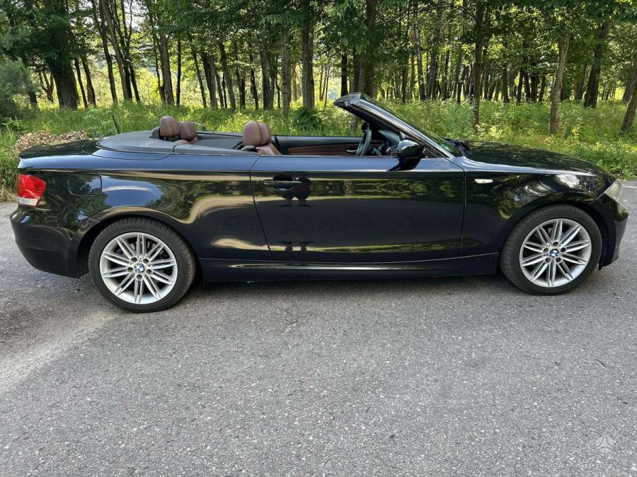 Black BMW 118 2009 in Kaunas, with an engine capacity of 2.00 L and mileage of 273 thousand km for 5900 €, photo 6 on AUTOMOTO.COM.LV