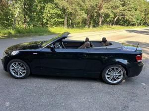 Black BMW 118 2009 in Kaunas, with an engine capacity of 2.00 L and mileage of 273 thousand km for 5900 €, photo 10 on AUTOMOTO.COM.LV