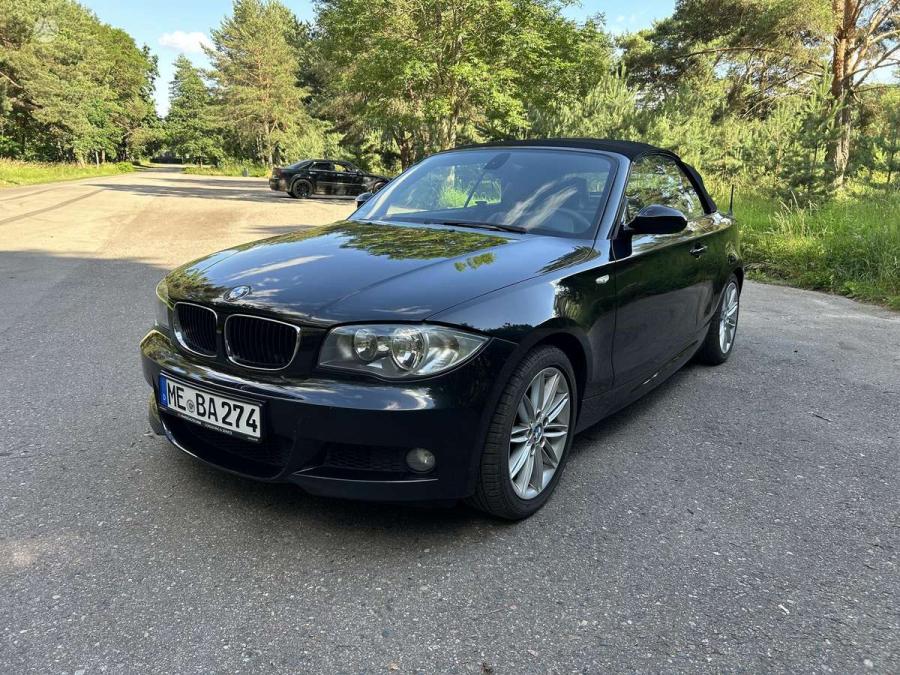 Black BMW 118 2009 in Kaunas, with an engine capacity of 2.00 L and mileage of 273 thousand km for 5900 €, photo 11 on AUTOMOTO.COM.LV