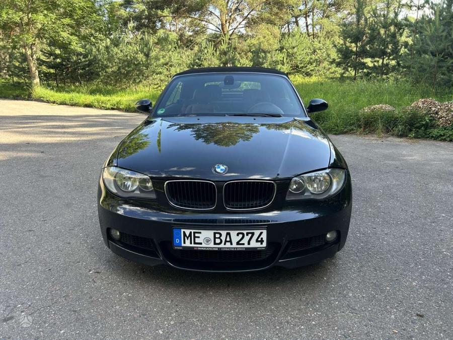 Black BMW 118 2009 in Kaunas, with an engine capacity of 2.00 L and mileage of 273 thousand km for 5900 €, photo 12 on AUTOMOTO.COM.LV