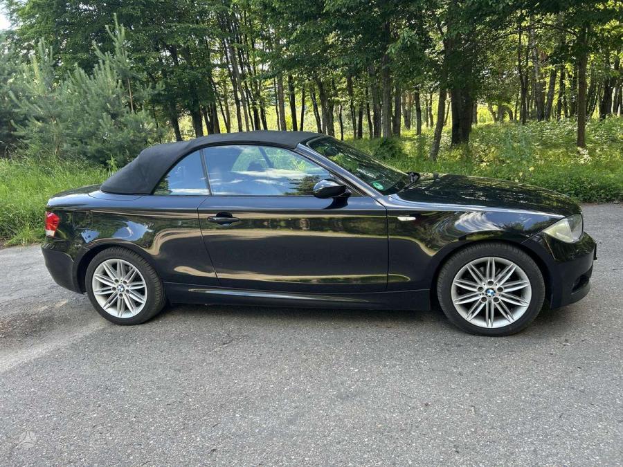 Black BMW 118 2009 in Kaunas, with an engine capacity of 2.00 L and mileage of 273 thousand km for 5900 €, photo 14 on AUTOMOTO.COM.LV