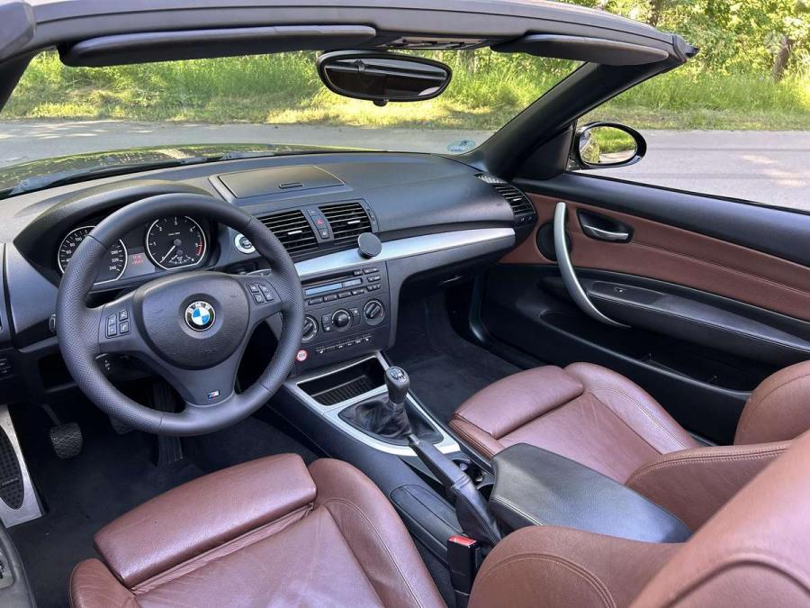 Black BMW 118 2009 in Kaunas, with an engine capacity of 2.00 L and mileage of 273 thousand km for 5900 €, photo 17 on AUTOMOTO.COM.LV