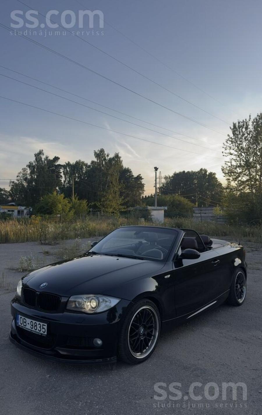 Black BMW 118 2009 in Riga, with an engine capacity of 2.00 L and mileage of 237 thousand km for 9200 €, photo 4 on AUTOMOTO.COM.LV