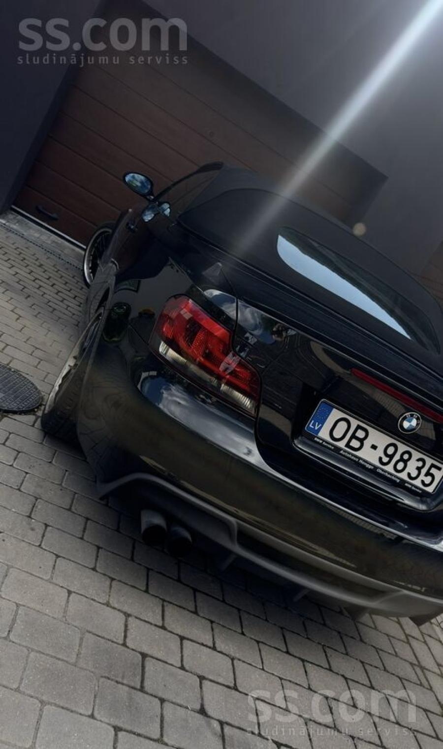 Black BMW 118 2009 in Riga, with an engine capacity of 2.00 L and mileage of 237 thousand km for 7950 €, photo 16 on AUTOMOTO.COM.LV