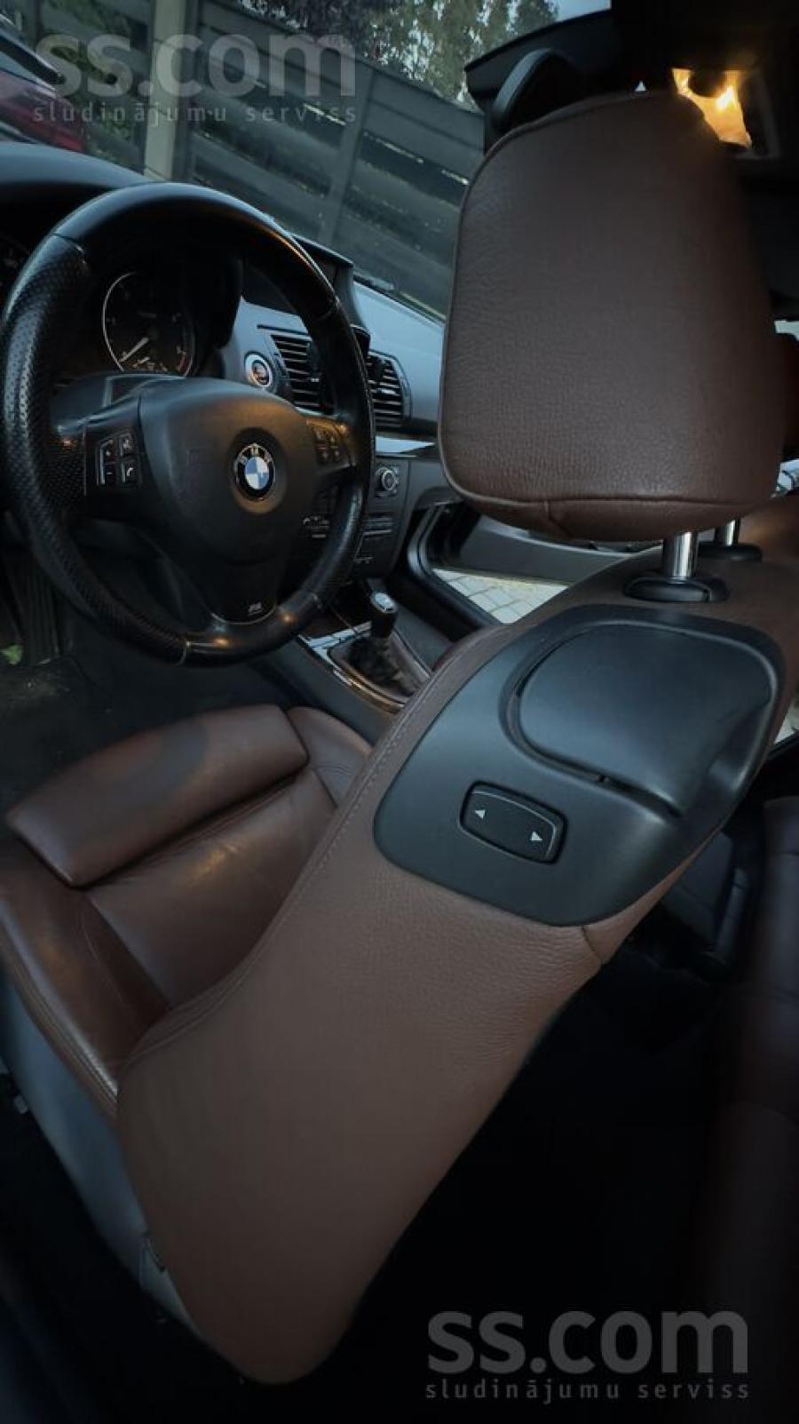 Black BMW 118 2009 in Riga, with an engine capacity of 2.00 L and mileage of 237 thousand km for 7950 €, photo 17 on AUTOMOTO.COM.LV