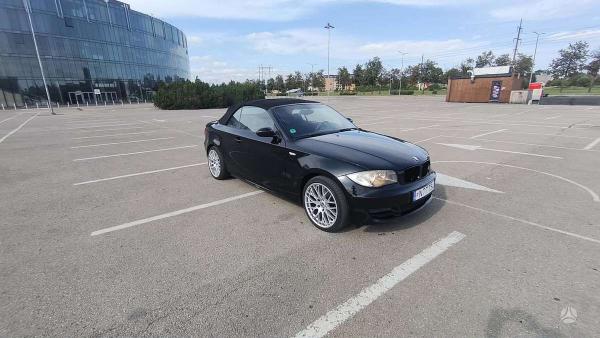 Black BMW 118 2009 in Siauliai, with an engine capacity of 2.00 L and mileage of 195 thousand km for 4400 €, photo 4 on AUTOMOTO.COM.LV