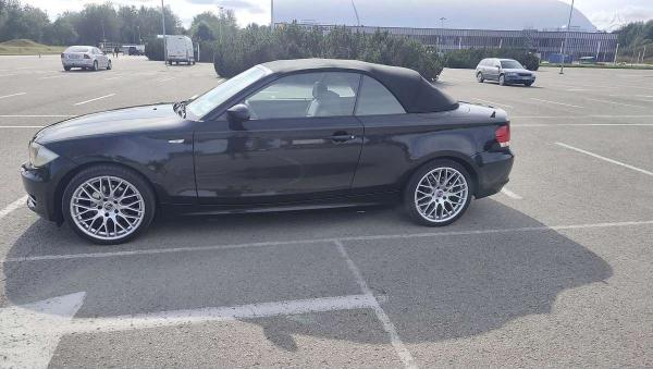 Black BMW 118 2009 in Siauliai, with an engine capacity of 2.00 L and mileage of 195 thousand km for 4400 €, photo 5 on AUTOMOTO.COM.LV