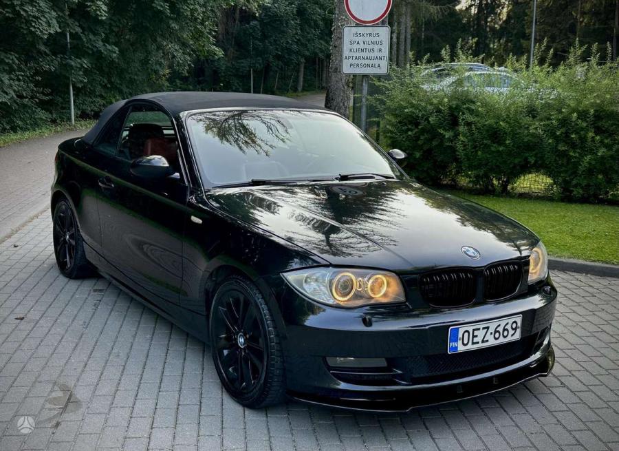 Black BMW 118 2009 in Anyksciai, with an engine capacity of 2.00 L and mileage of 203 thousand km for 5300 €, photo 1 on AUTOMOTO.COM.LV