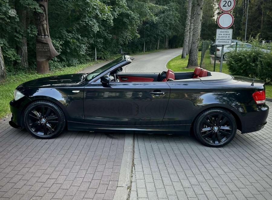 Black BMW 118 2009 in Anyksciai, with an engine capacity of 2.00 L and mileage of 203 thousand km for 5300 €, photo 8 on AUTOMOTO.COM.LV