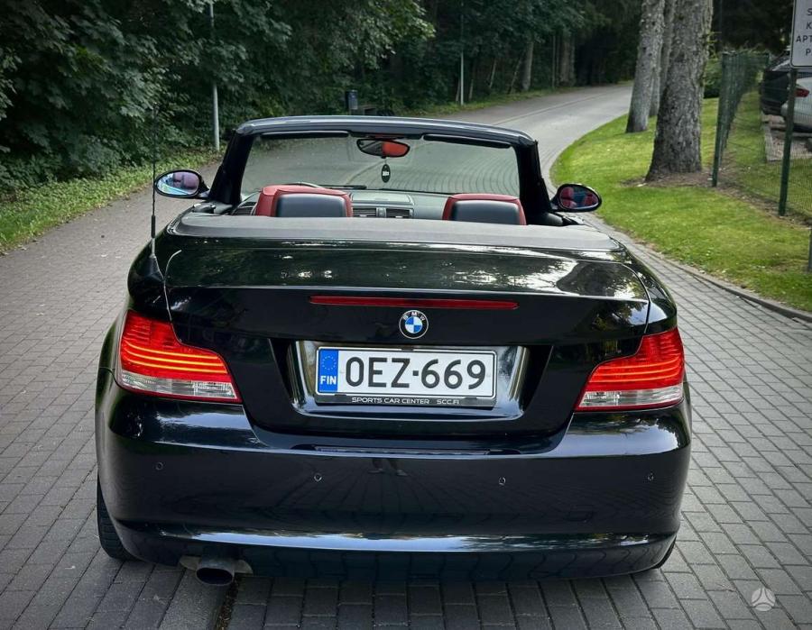 Black BMW 118 2009 in Anyksciai, with an engine capacity of 2.00 L and mileage of 203 thousand km for 5300 €, photo 10 on AUTOMOTO.COM.LV