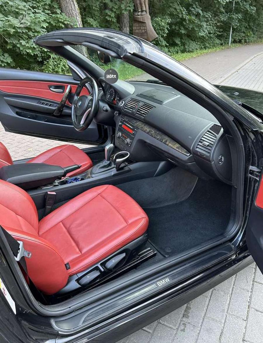 Black BMW 118 2009 in Anyksciai, with an engine capacity of 2.00 L and mileage of 203 thousand km for 5300 €, photo 12 on AUTOMOTO.COM.LV