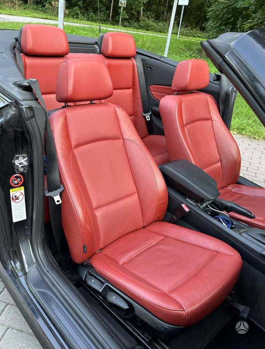 Black BMW 118 2009 in Anyksciai, with an engine capacity of 2.00 L and mileage of 203 thousand km for 5300 €, photo 13 on AUTOMOTO.COM.LV